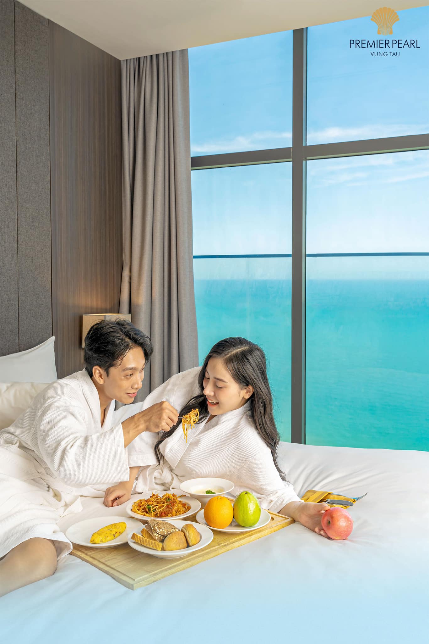 Nuông chiều bản thân với bữa sáng tại phòng của Premier Pearl - Khách ...